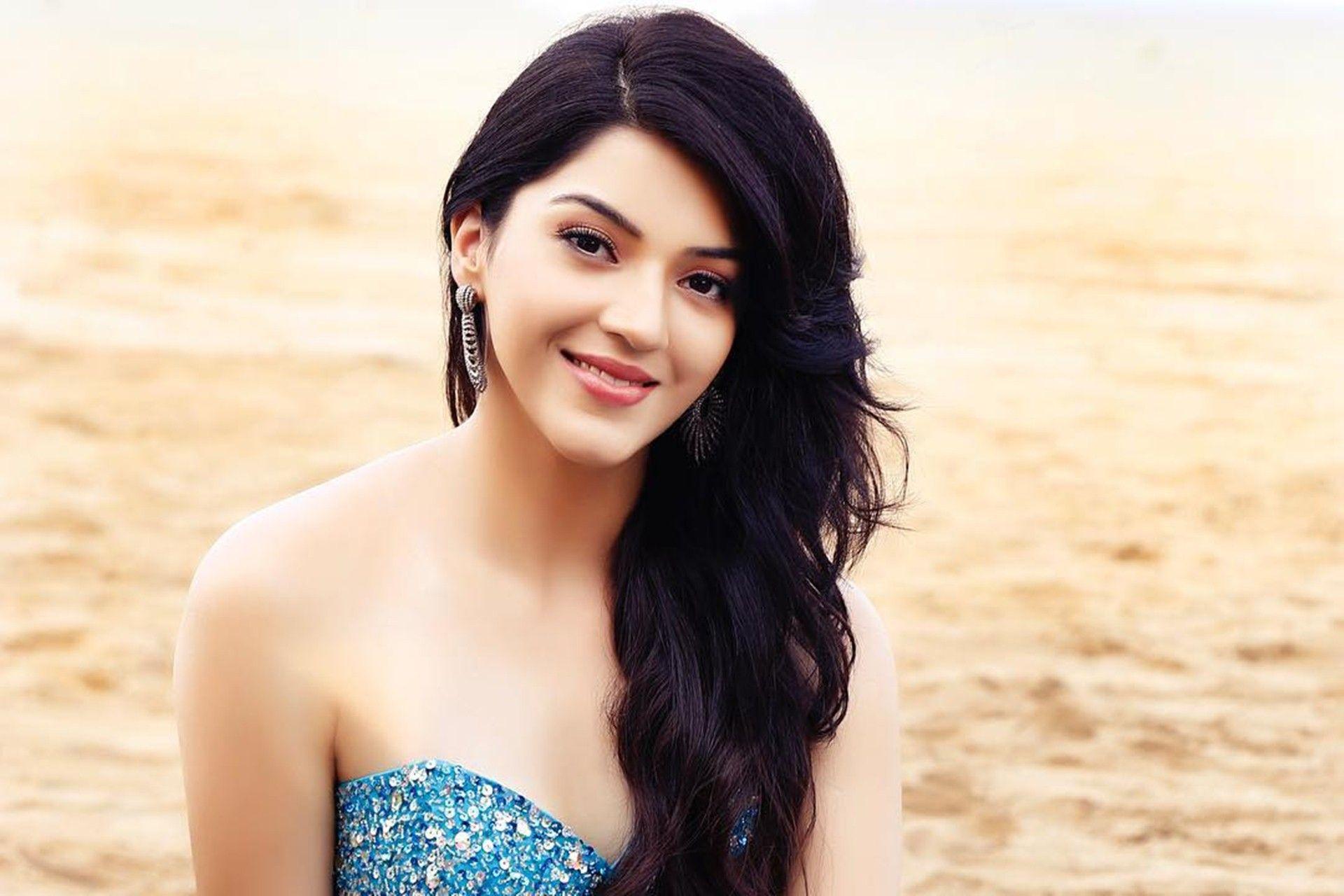 Mehreen Pirzada 4K Wallpapers - Top Free Mehreen Pirzada 4K Backgrounds ...