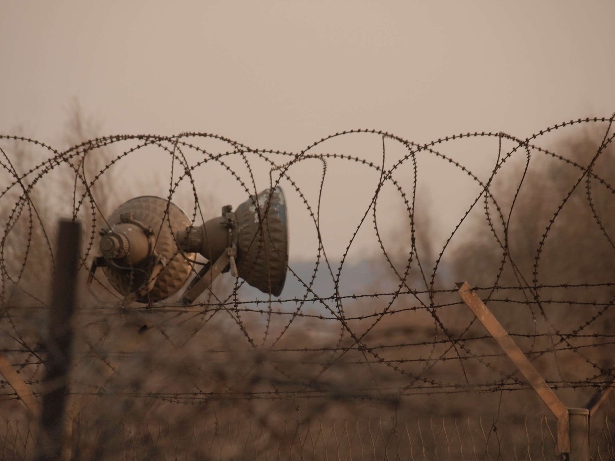 Barbed Wire Fences Wallpapers - Top Free Barbed Wire Fences Backgrounds ...