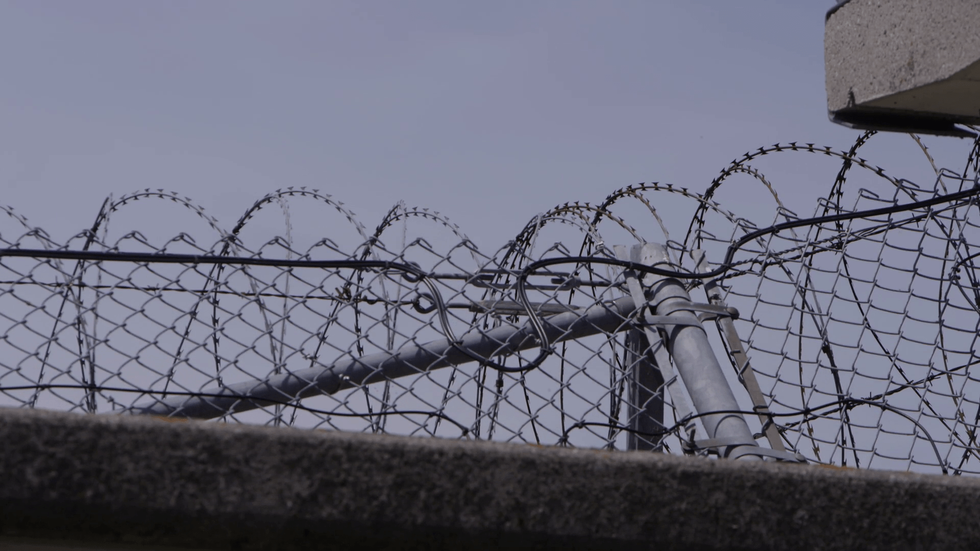 Barbed Wire Fences Wallpapers - Top Free Barbed Wire Fences Backgrounds ...