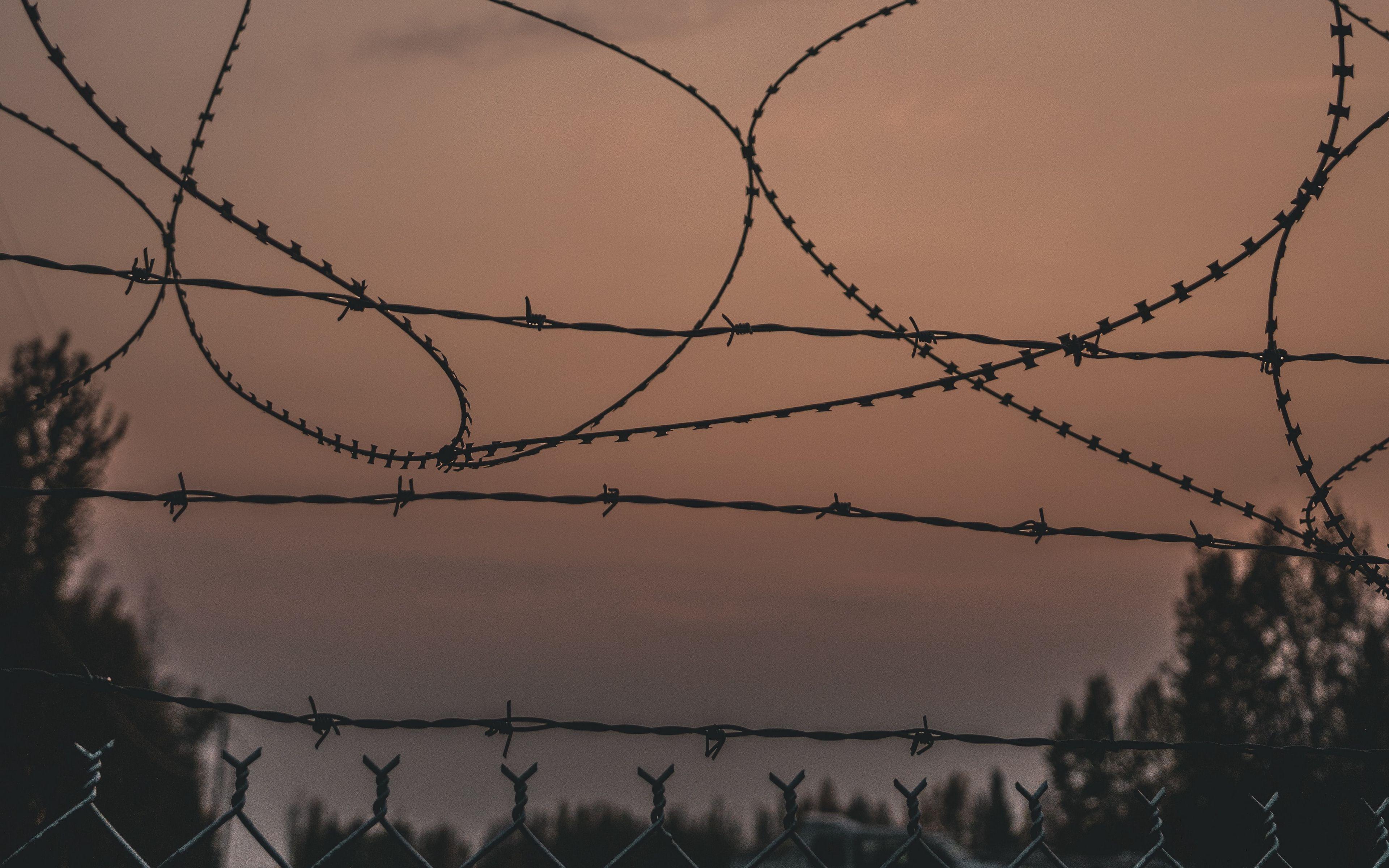 Barbed Wire Fences Wallpapers - Top Free Barbed Wire Fences Backgrounds ...