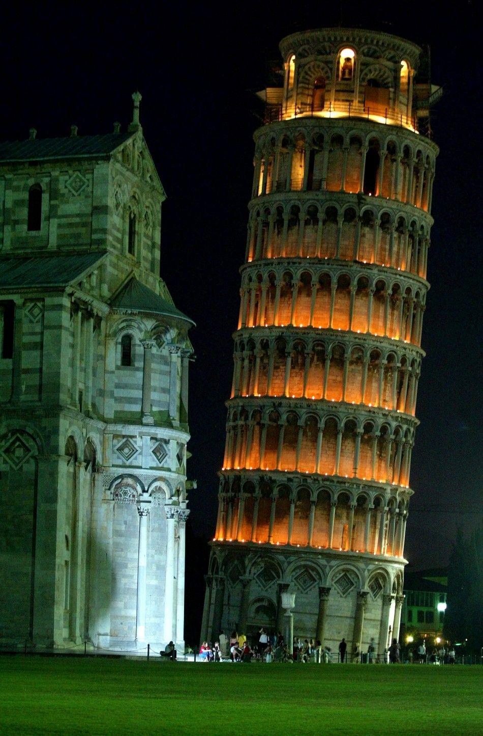 Leaning Tower of Pisa at Night Wallpapers - Top Free Leaning Tower of ...