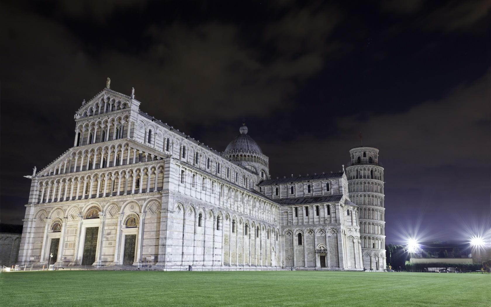 Leaning Tower of Pisa at Night Wallpapers - Top Free Leaning Tower of ...