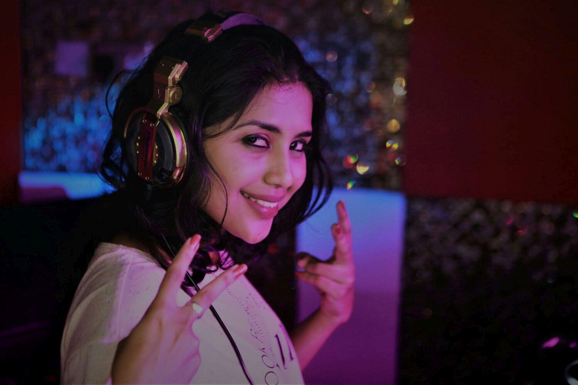 Dj Party Girls Wallpapers - Top Free Dj Party Girls Backgrounds ...