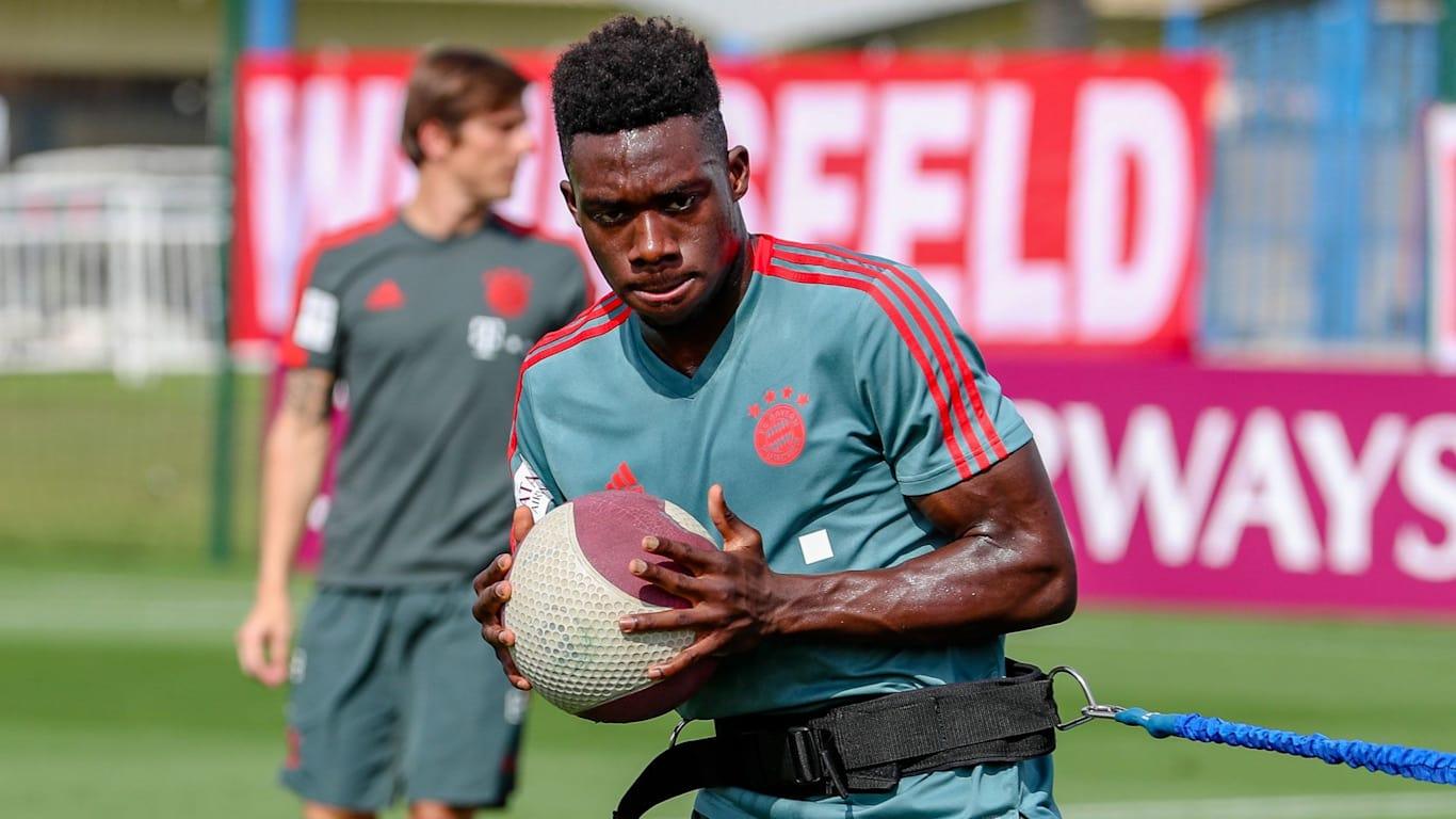 Alphonso Davies Wallpapers - Top Free Alphonso Davies Backgrounds ...