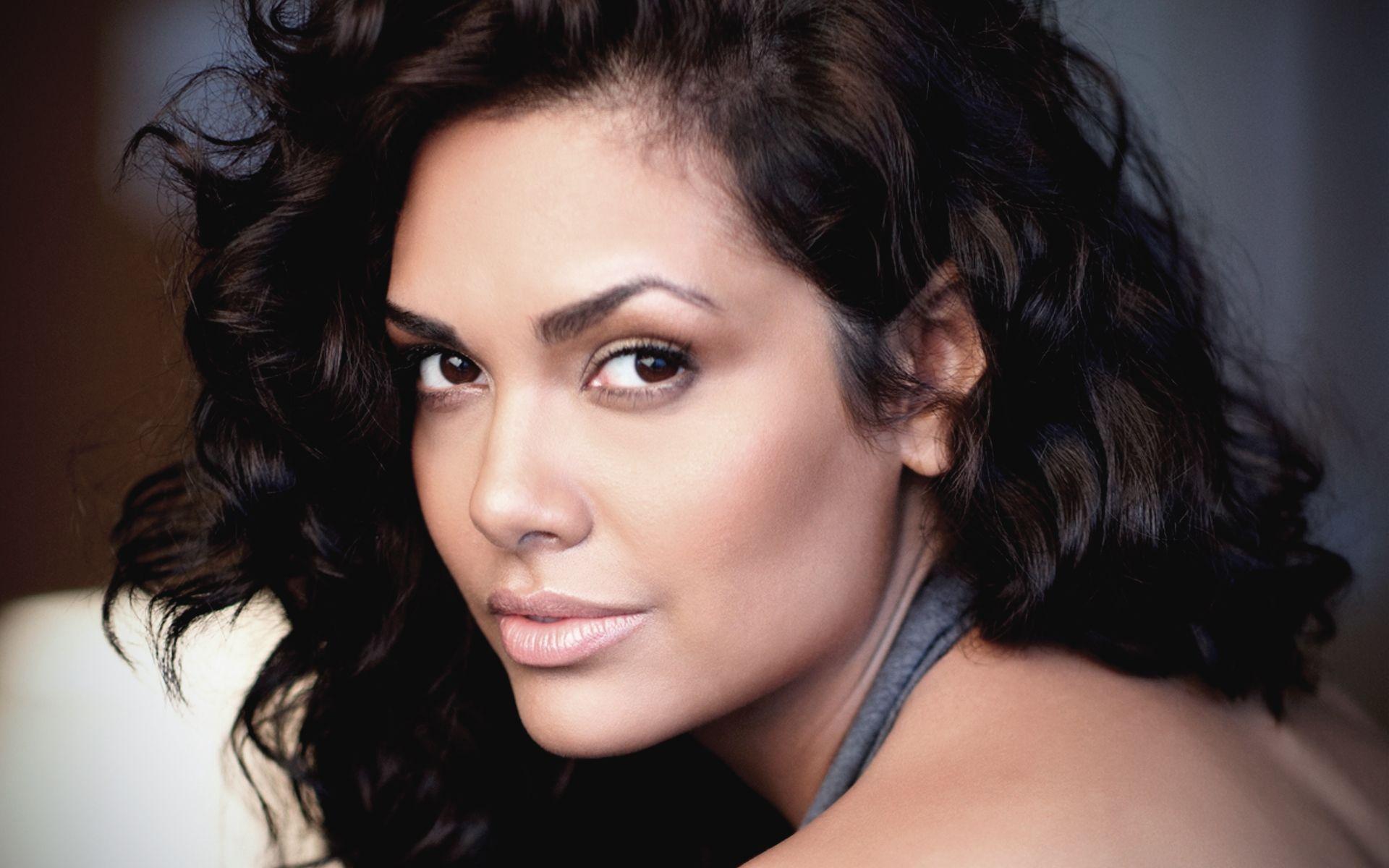 Esha Gupta Desktop Wallpapers - Top Free Esha Gupta Desktop Backgrounds ...