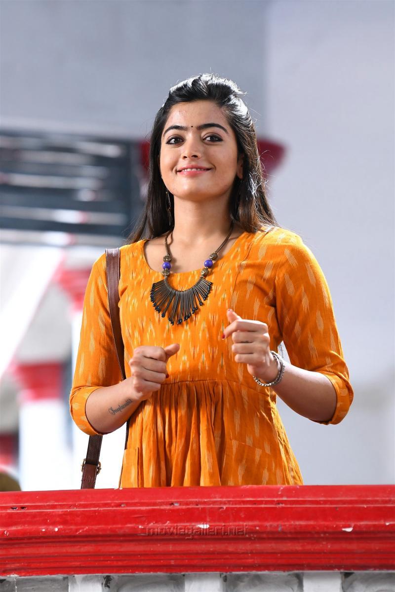 Rashmika HD Wallpapers - Top Free Rashmika HD Backgrounds - WallpaperAccess