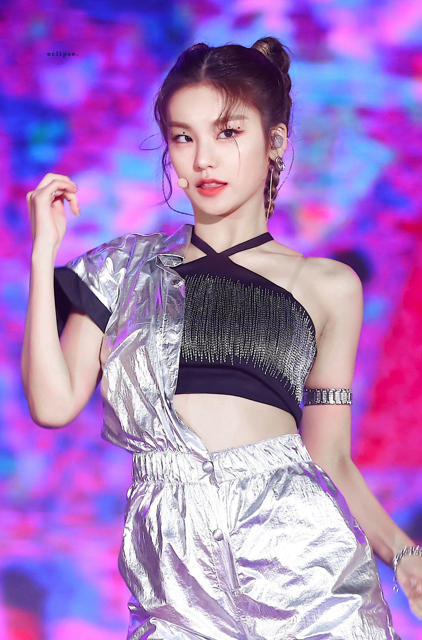 Yeji Wallpapers - Top Free Yeji Backgrounds - WallpaperAccess