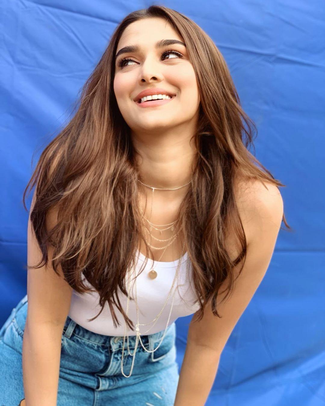 Saiee Manjrekar Wallpapers - Top Free Saiee Manjrekar Backgrounds ...