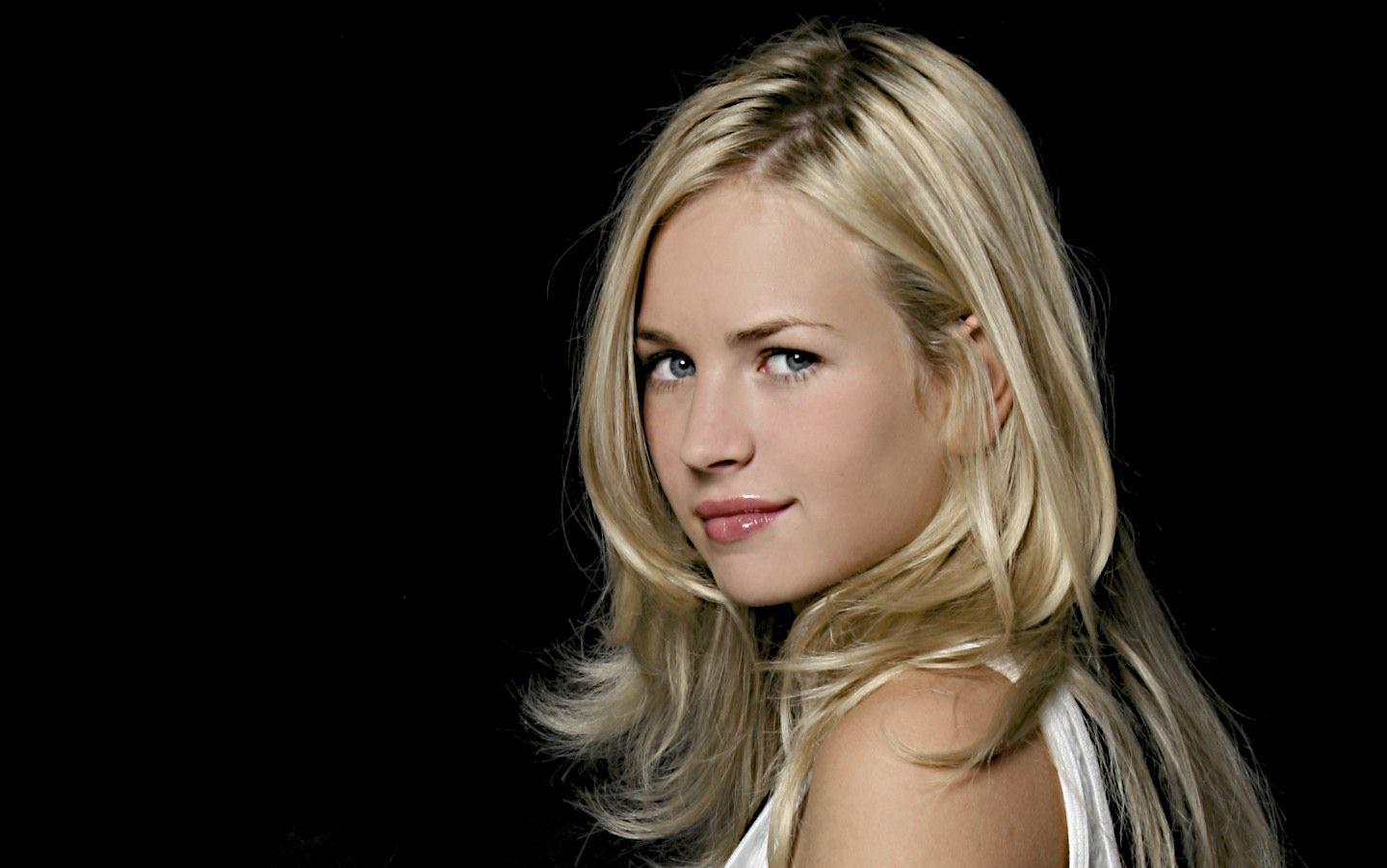 Britt Robertson Wallpapers - Top Free Britt Robertson Backgrounds ...
