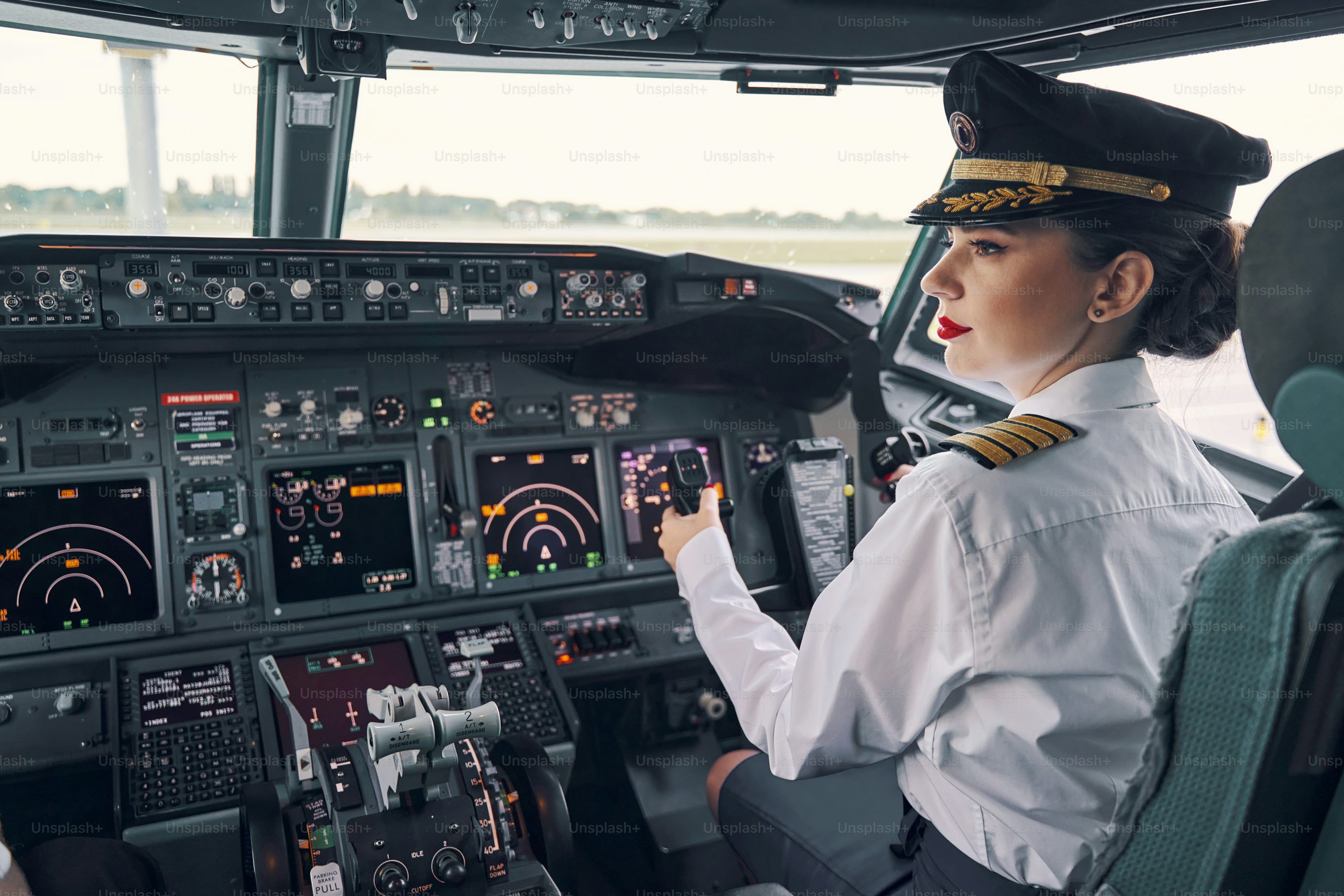 Pilot Girl Wallpapers - Top Free Pilot Girl Backgrounds - WallpaperAccess