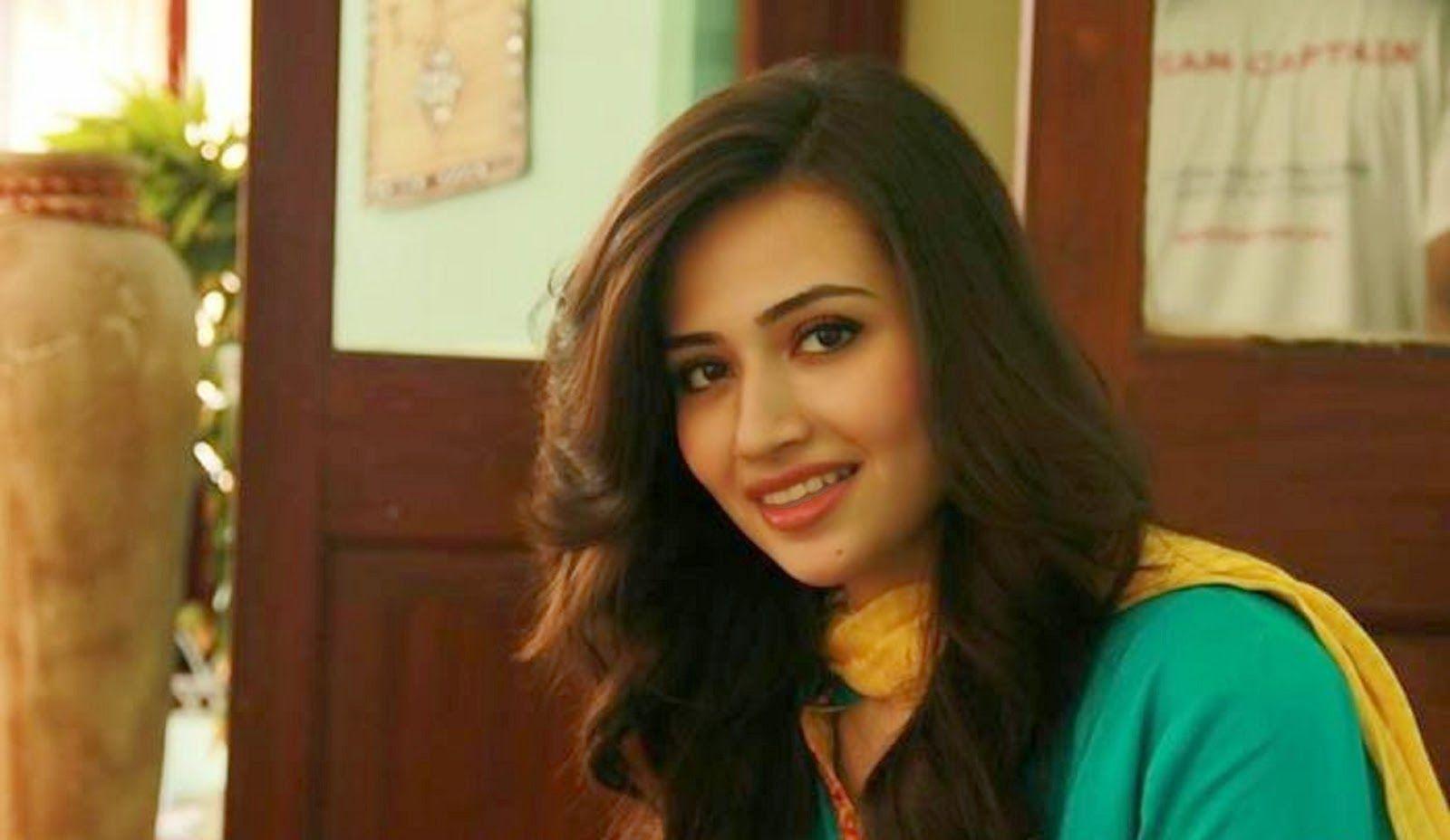Sana Javed Wallpapers Top Free Sana Javed Backgrounds Wallpaperaccess