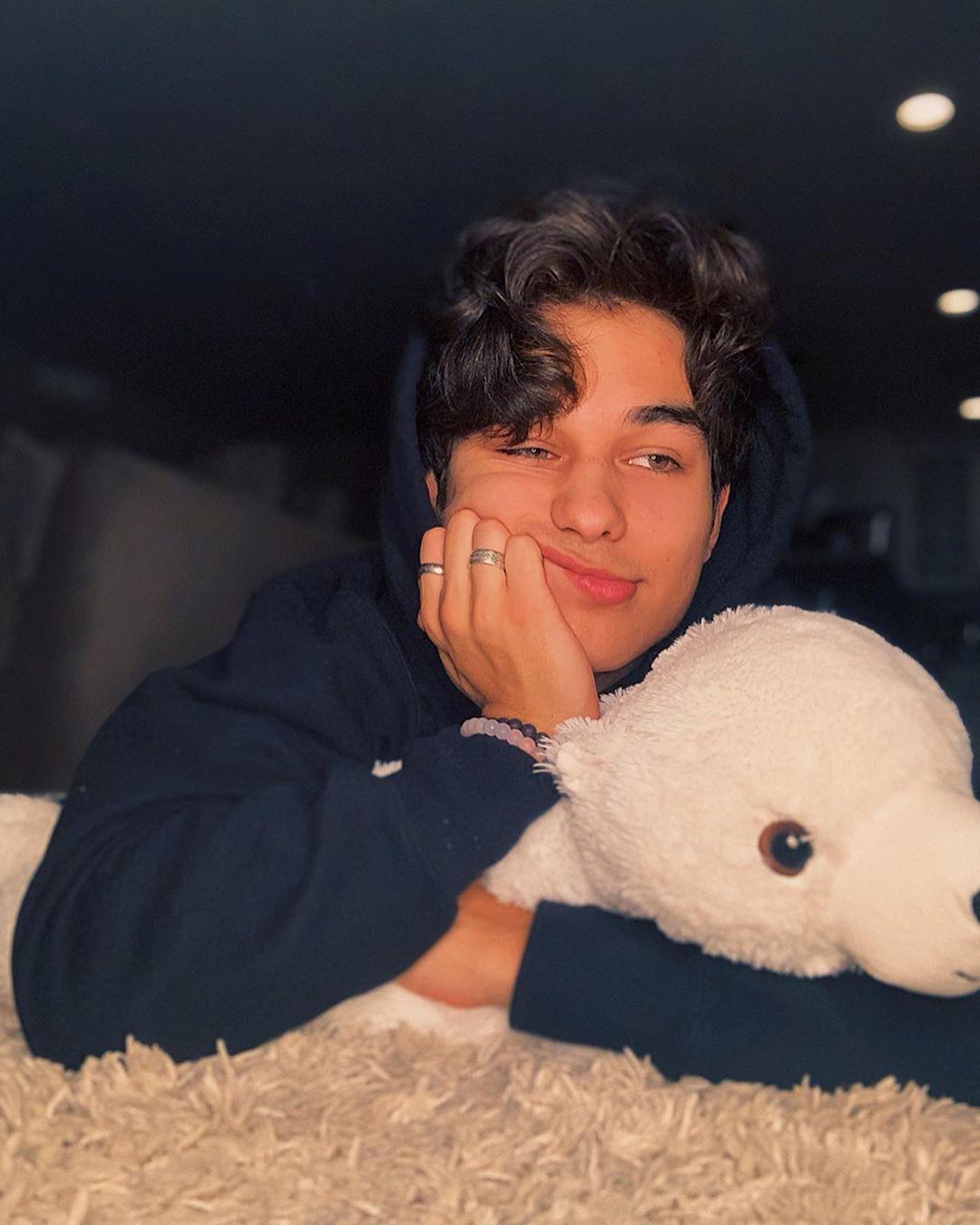 Kio Cyr Wallpapers - Top Free Kio Cyr Backgrounds - WallpaperAccess