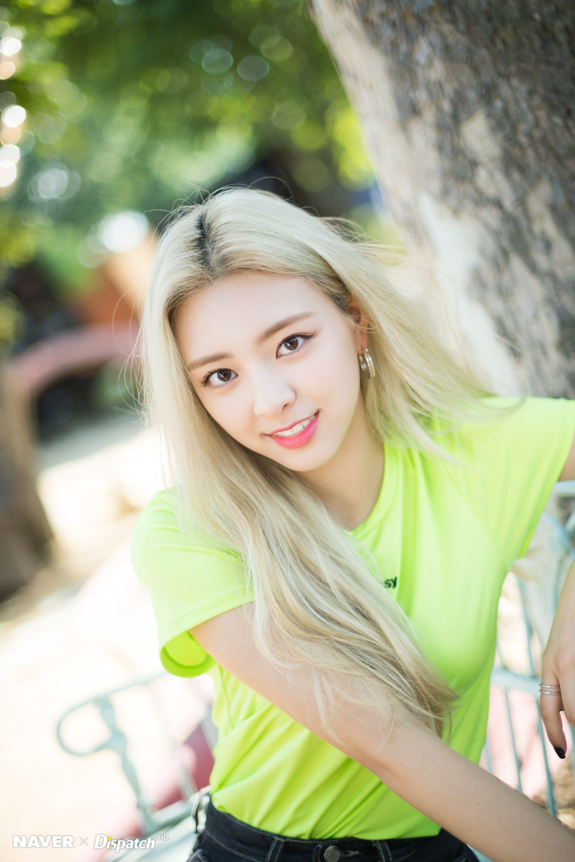 Itzy Yuna Wallpapers Top Free Itzy Yuna Backgrounds Wallpaperaccess