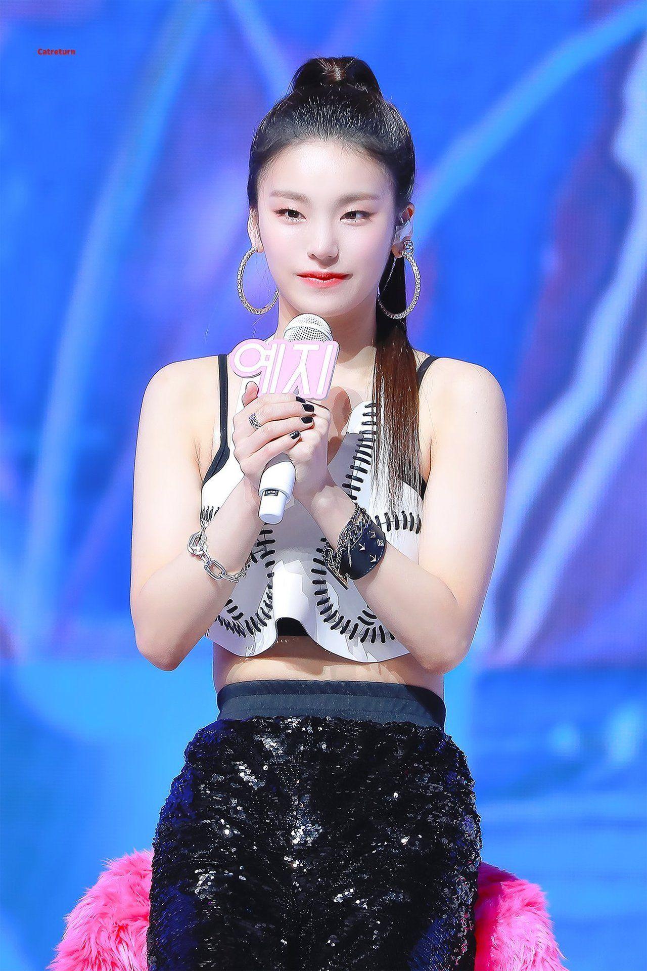 ITZY Yeji Wallpapers - Top Free ITZY Yeji Backgrounds - WallpaperAccess