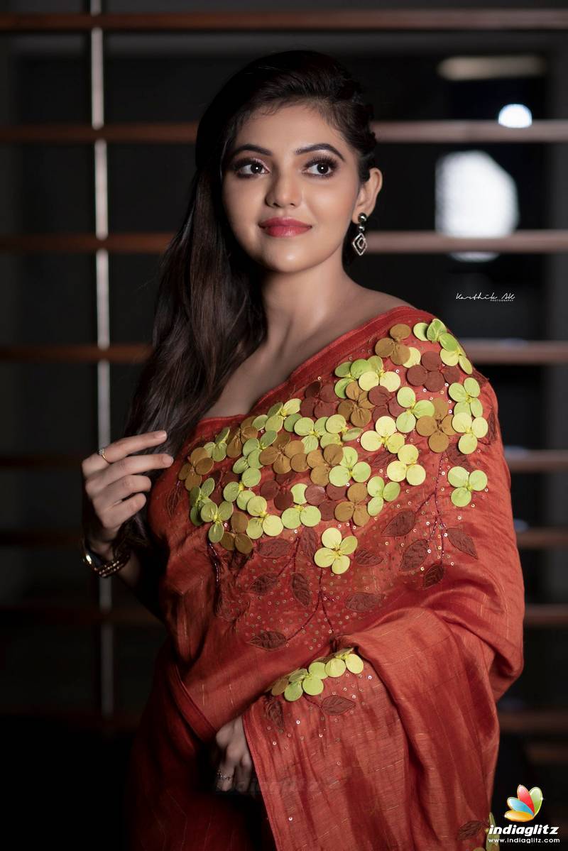 Athulya Ravi Wallpapers - Top Free Athulya Ravi Backgrounds ...