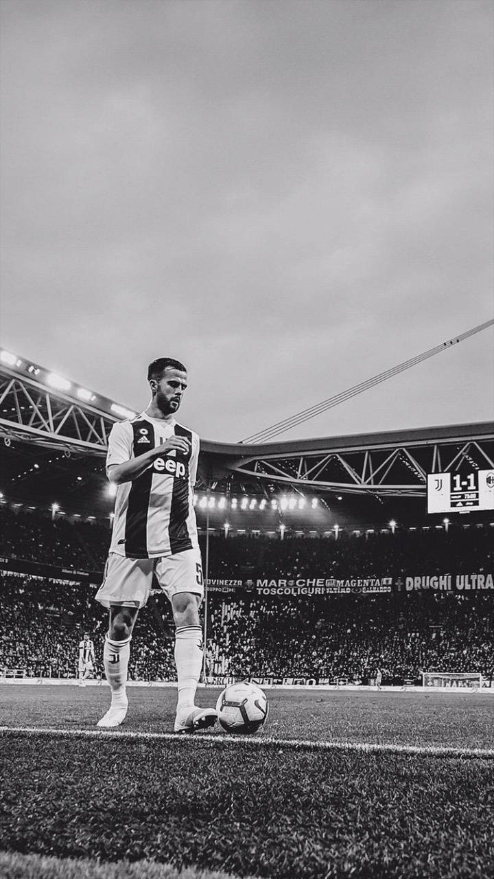 Miralem Pjanić Wallpapers - Top Free Miralem Pjanić Backgrounds ...