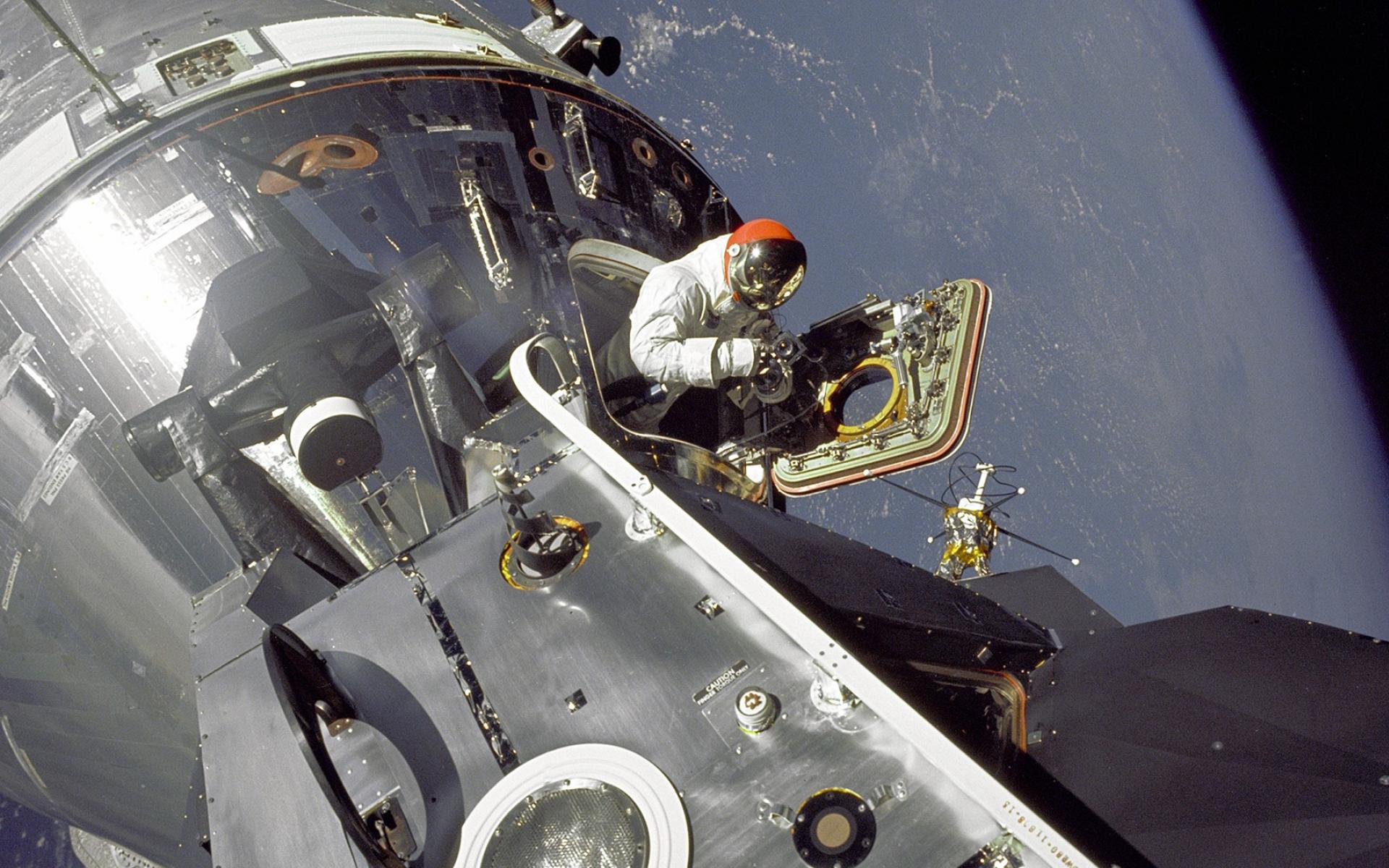 Spacewalk Wallpapers - Top Free Spacewalk Backgrounds - WallpaperAccess