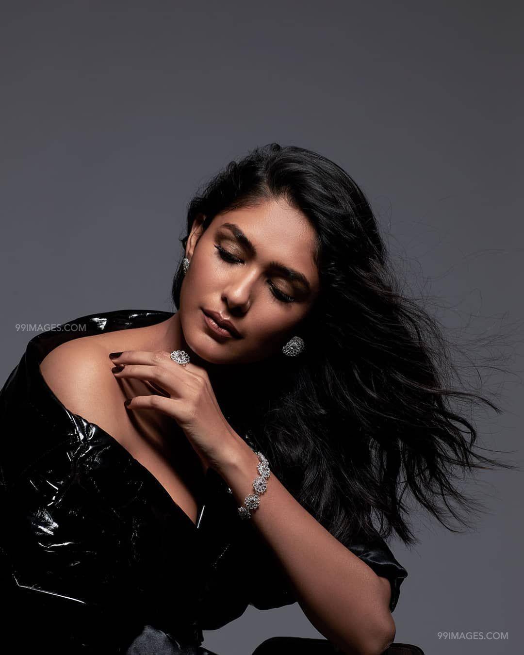 Mrunal Thakur Wallpapers - Top Free Mrunal Thakur Backgrounds ...