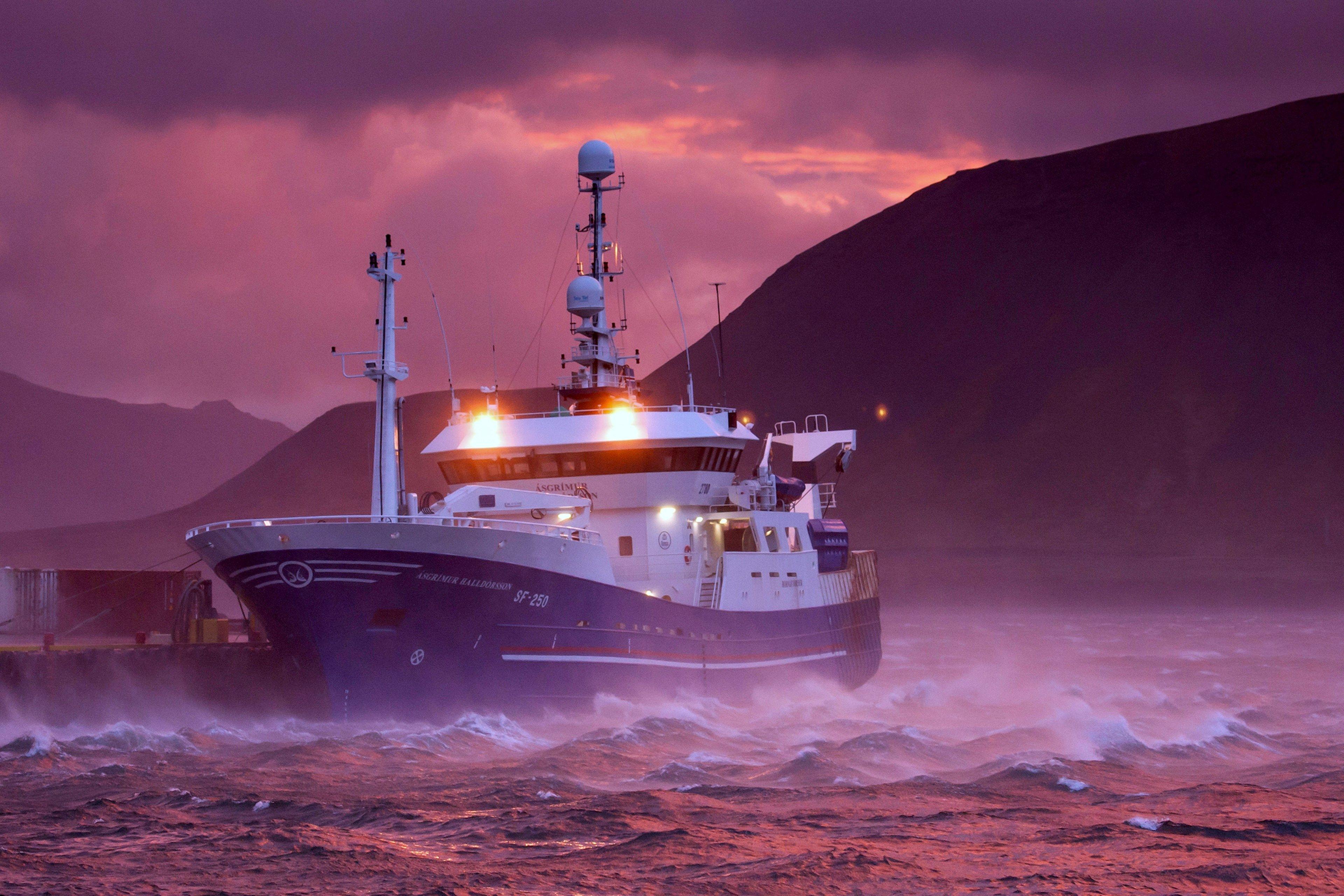 Fishing Boat Wallpapers - Top Free Fishing Boat Backgrounds ...