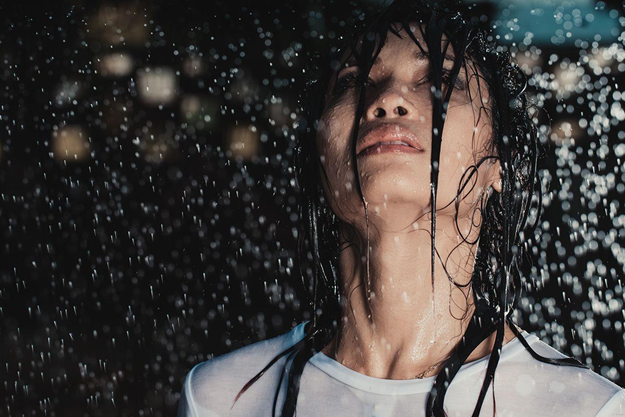 Girl In The Rain Wallpapers Top Free Girl In The Rain Backgrounds Wallpaperaccess