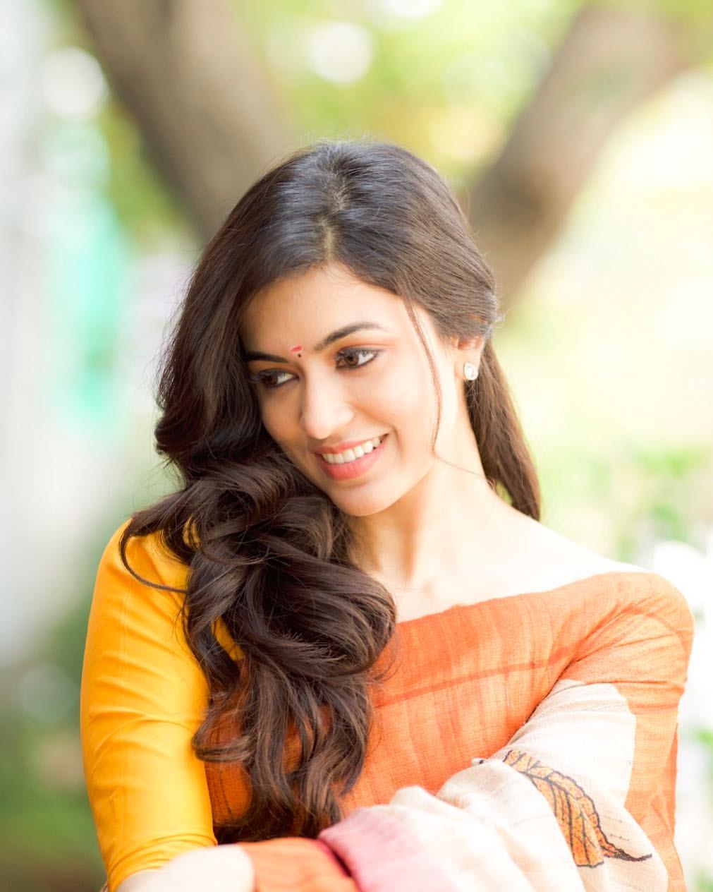 Anju Kurian Wallpapers Top Free Anju Kurian Backgrounds Wallpaperaccess