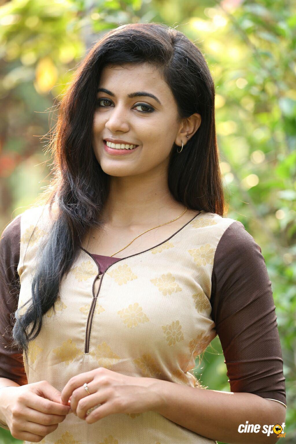 Anju Kurian Wallpapers - Top Free Anju Kurian Backgrounds - WallpaperAccess