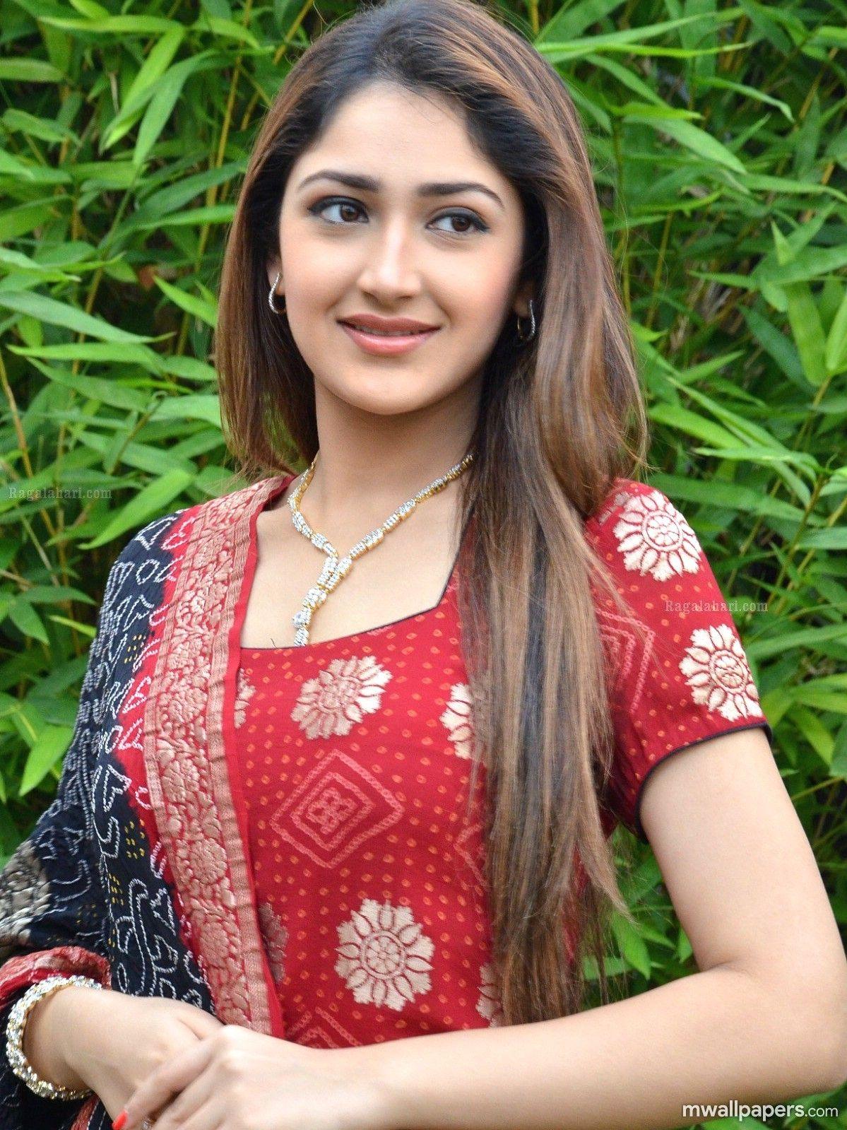 Sayesha Saigal Wallpapers - Top Free Sayesha Saigal Backgrounds ...