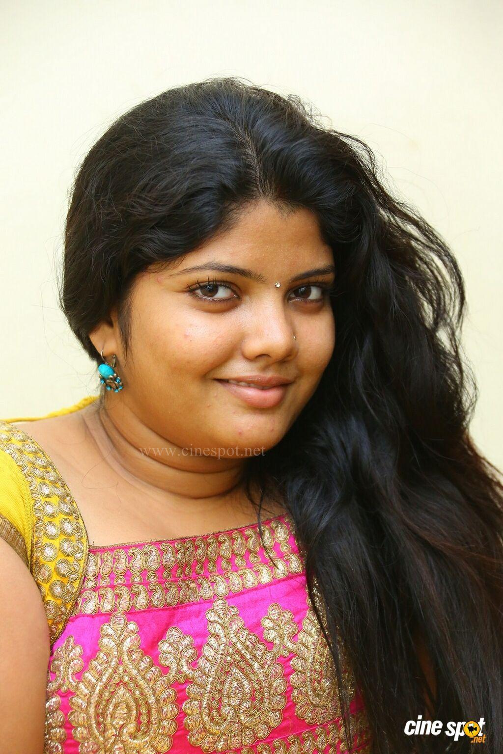 Divya Bharathi Wallpapers - Top Free Divya Bharathi Backgrounds ...