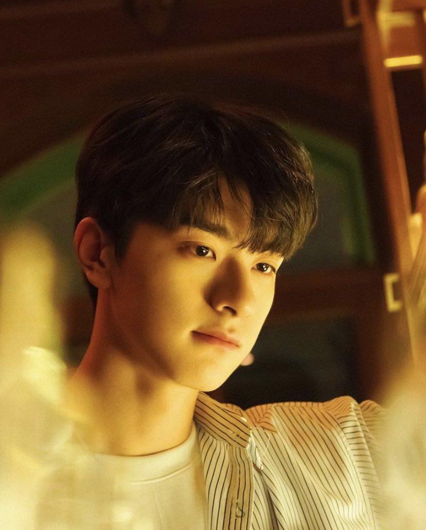 Lin Yi Wallpapers - Top Free Lin Yi Backgrounds - WallpaperAccess