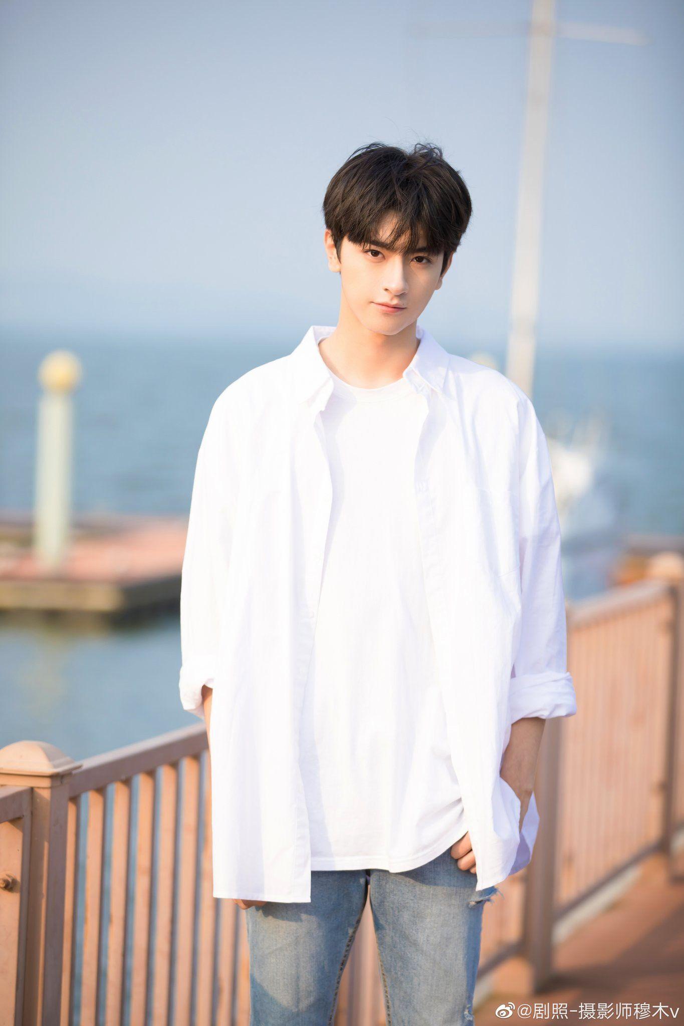 Lin Yi Wallpapers - Top Free Lin Yi Backgrounds - WallpaperAccess