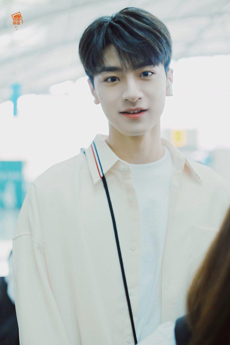 Lin Yi Wallpapers - Top Free Lin Yi Backgrounds - WallpaperAccess