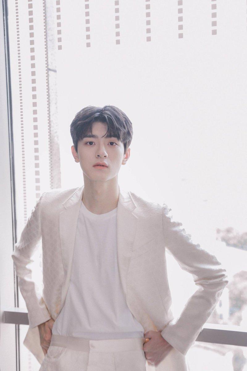 Lin Yi Wallpapers - Top Free Lin Yi Backgrounds - WallpaperAccess