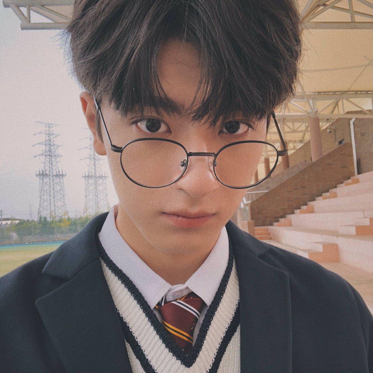 Lin Yi Wallpapers - Top Free Lin Yi Backgrounds - WallpaperAccess