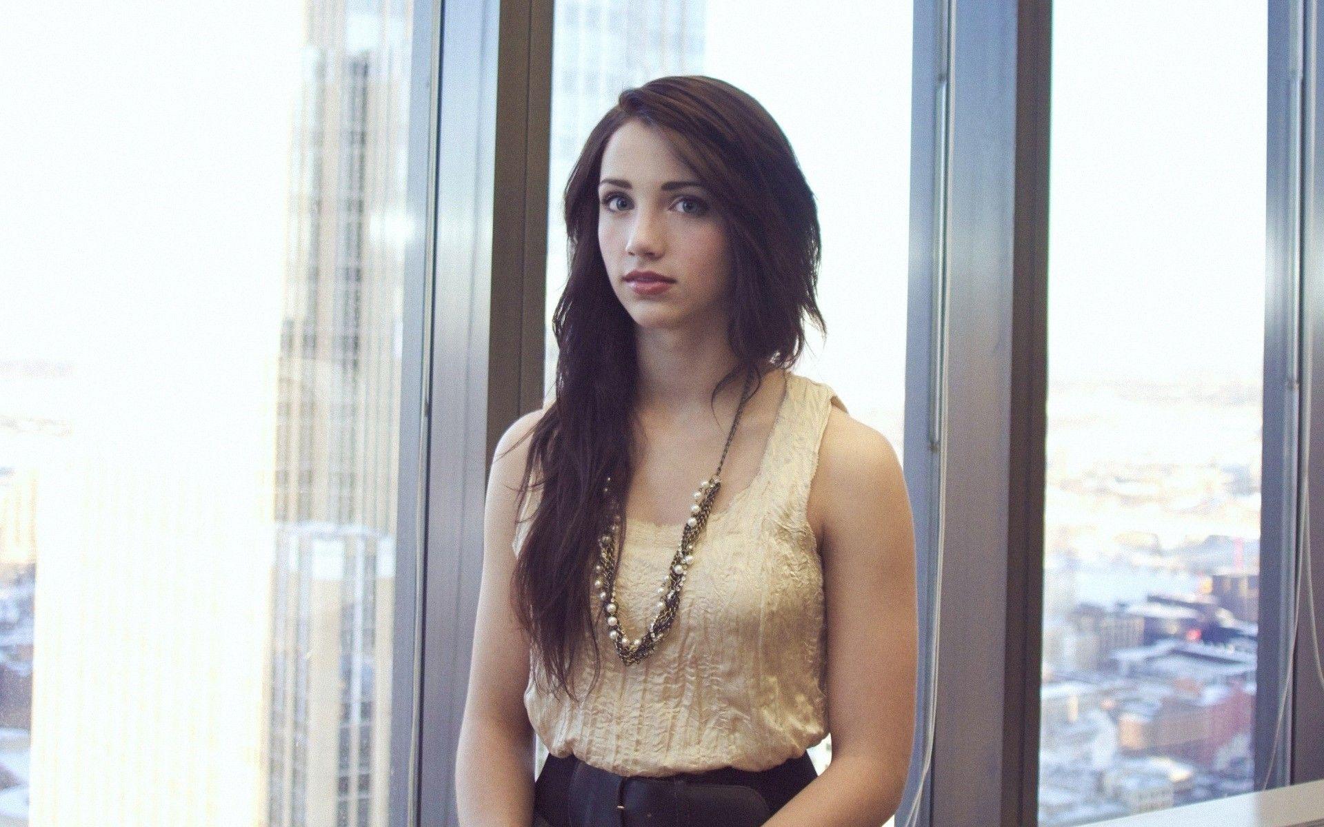 Emily Rudd Wallpapers - Top Free Emily Rudd Backgrounds - WallpaperAccess