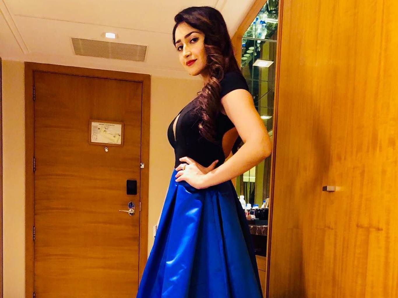 Sayyeshaa Wallpapers - Top Free Sayyeshaa Backgrounds - WallpaperAccess