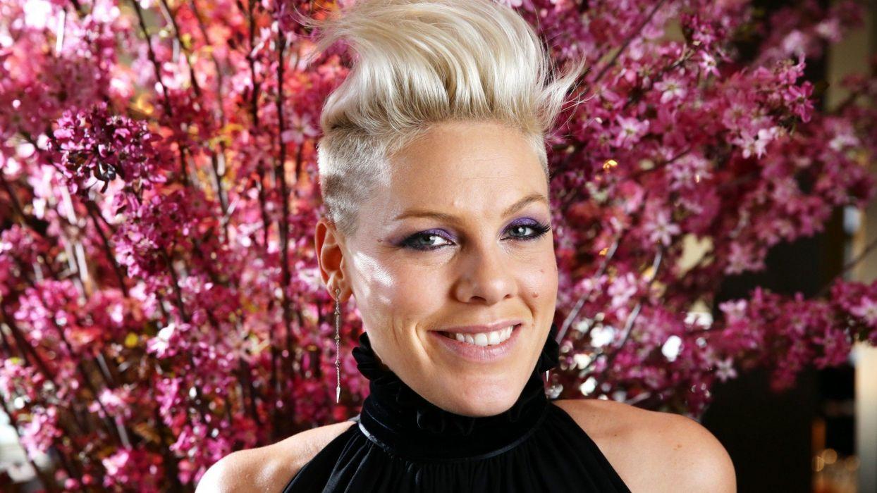 Pink Singer Wallpapers - Top Free Pink Singer Backgrounds - WallpaperAccess