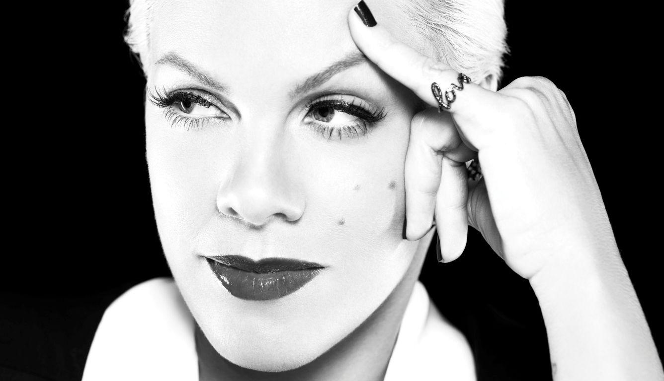 Pink Singer Wallpapers - Top Free Pink Singer Backgrounds - WallpaperAccess