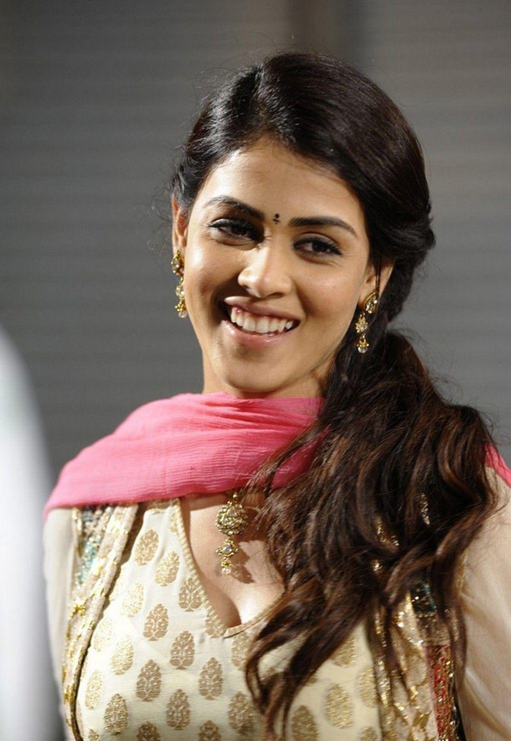 Genelia Wallpapers - Top Free Genelia Backgrounds - WallpaperAccess