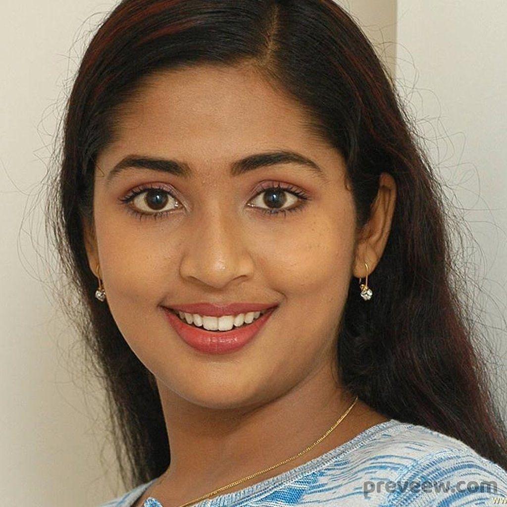 Navya Nair Wallpapers - Top Free Navya Nair Backgrounds - WallpaperAccess