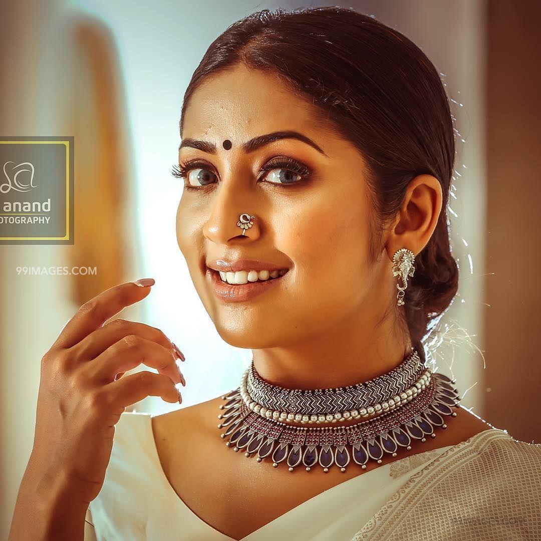 Navya Nair Wallpapers - Top Free Navya Nair Backgrounds - WallpaperAccess