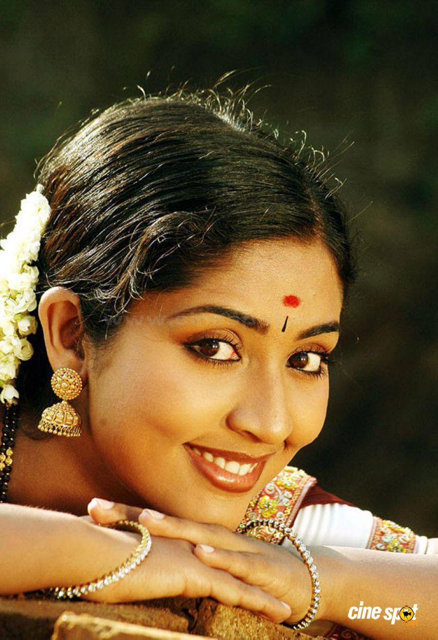 Navya Nair Wallpapers - Top Free Navya Nair Backgrounds - WallpaperAccess
