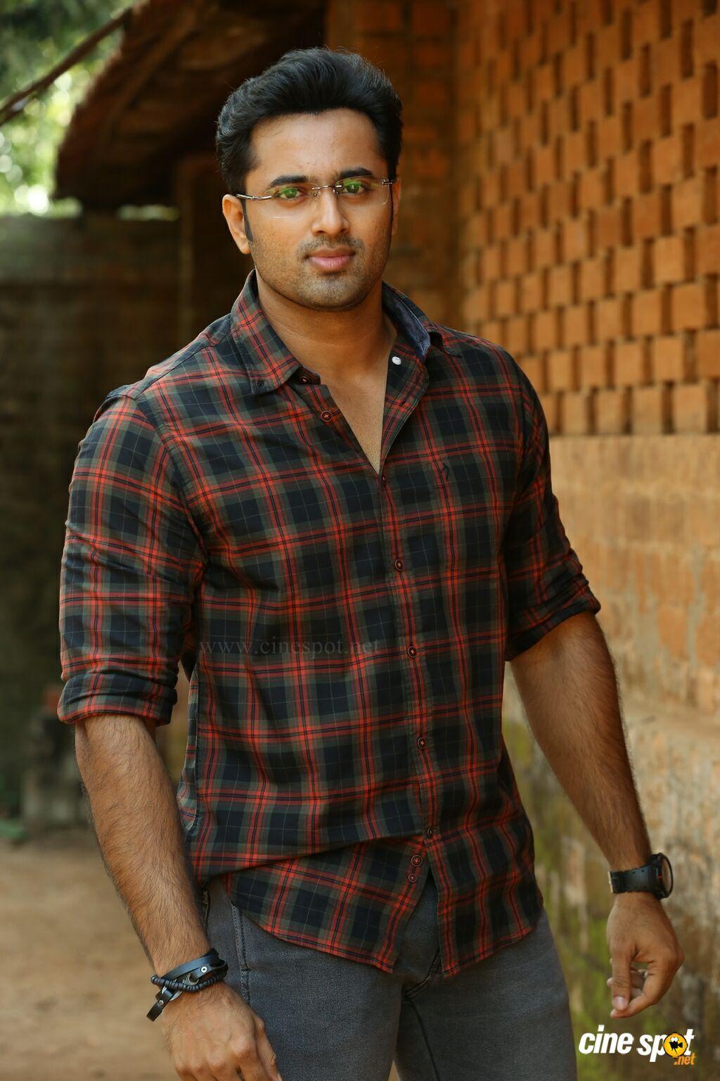 Unni Mukundan Wallpapers - Top Free Unni Mukundan Backgrounds ...