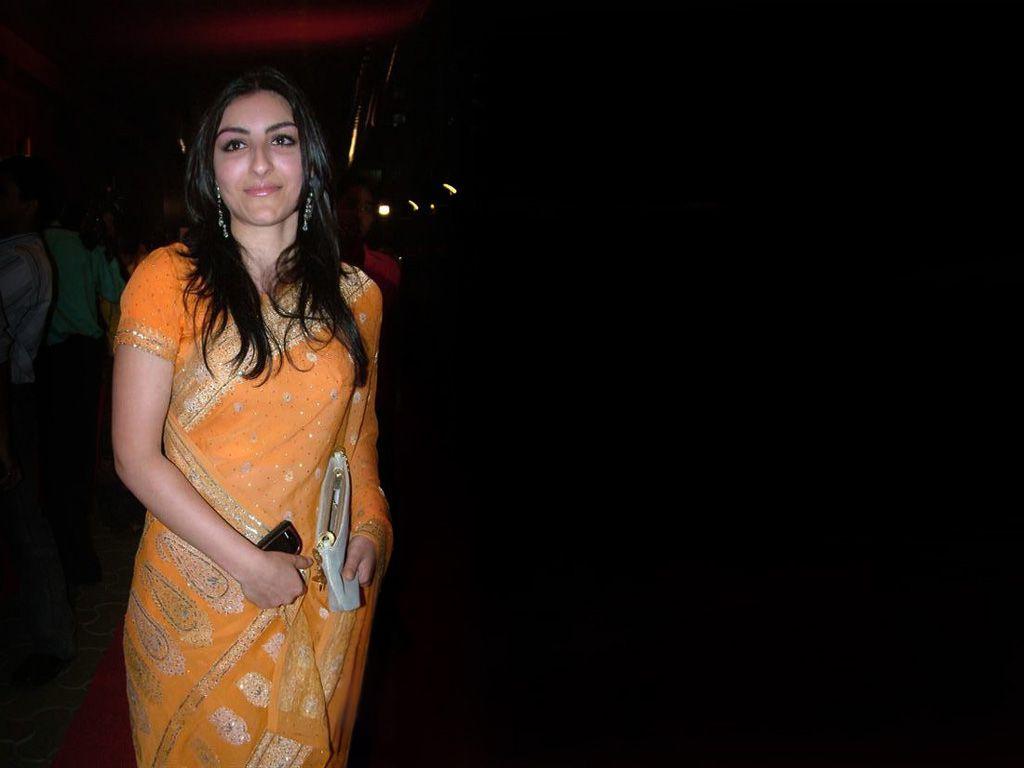 Soha Ali Khan Wallpapers - Top Free Soha Ali Khan Backgrounds ...