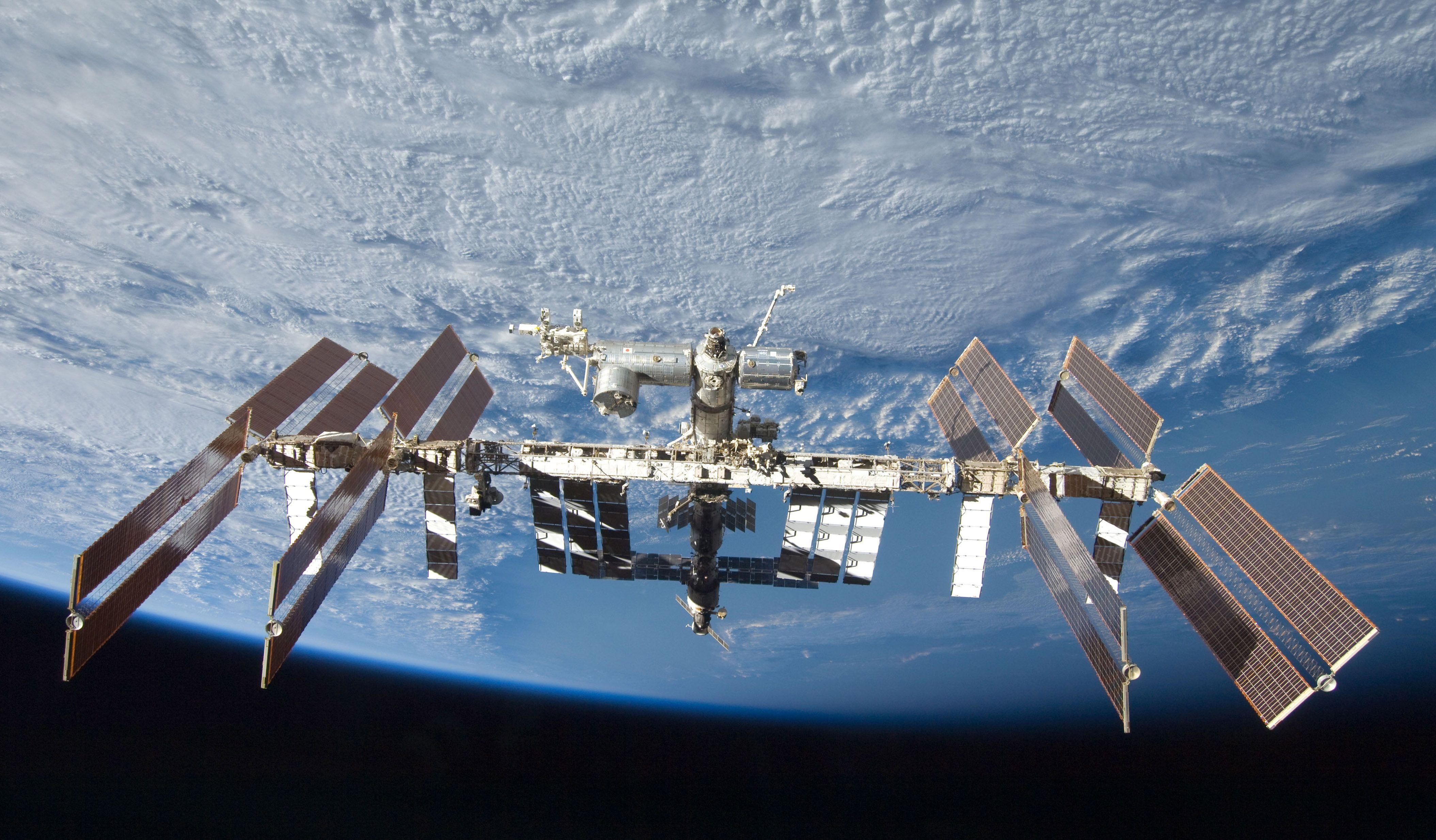 ISS Wallpapers - Top Free ISS Backgrounds - WallpaperAccess