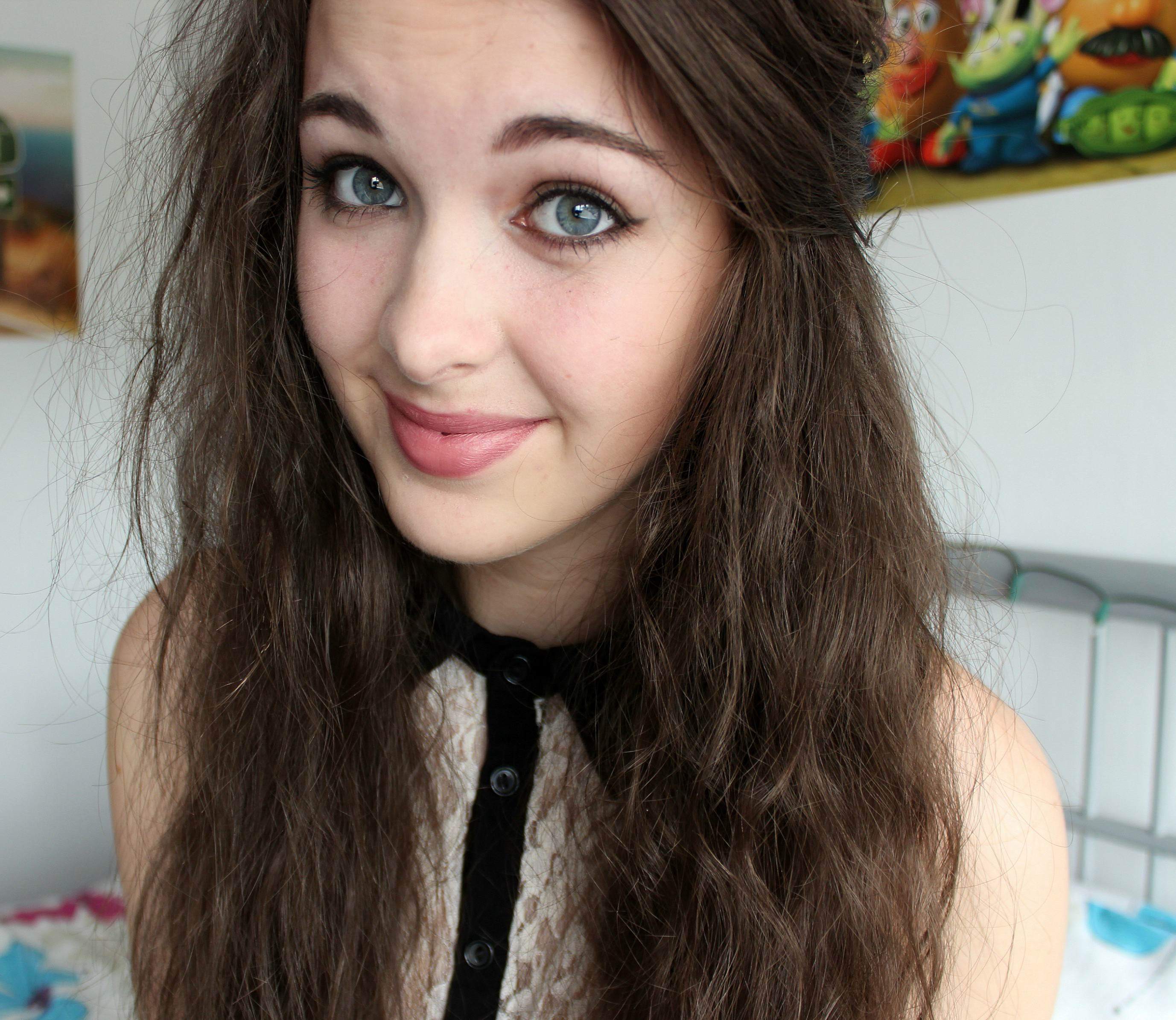 Simple Girl Wallpapers - Top Free Simple Girl Backgrounds - WallpaperAccess