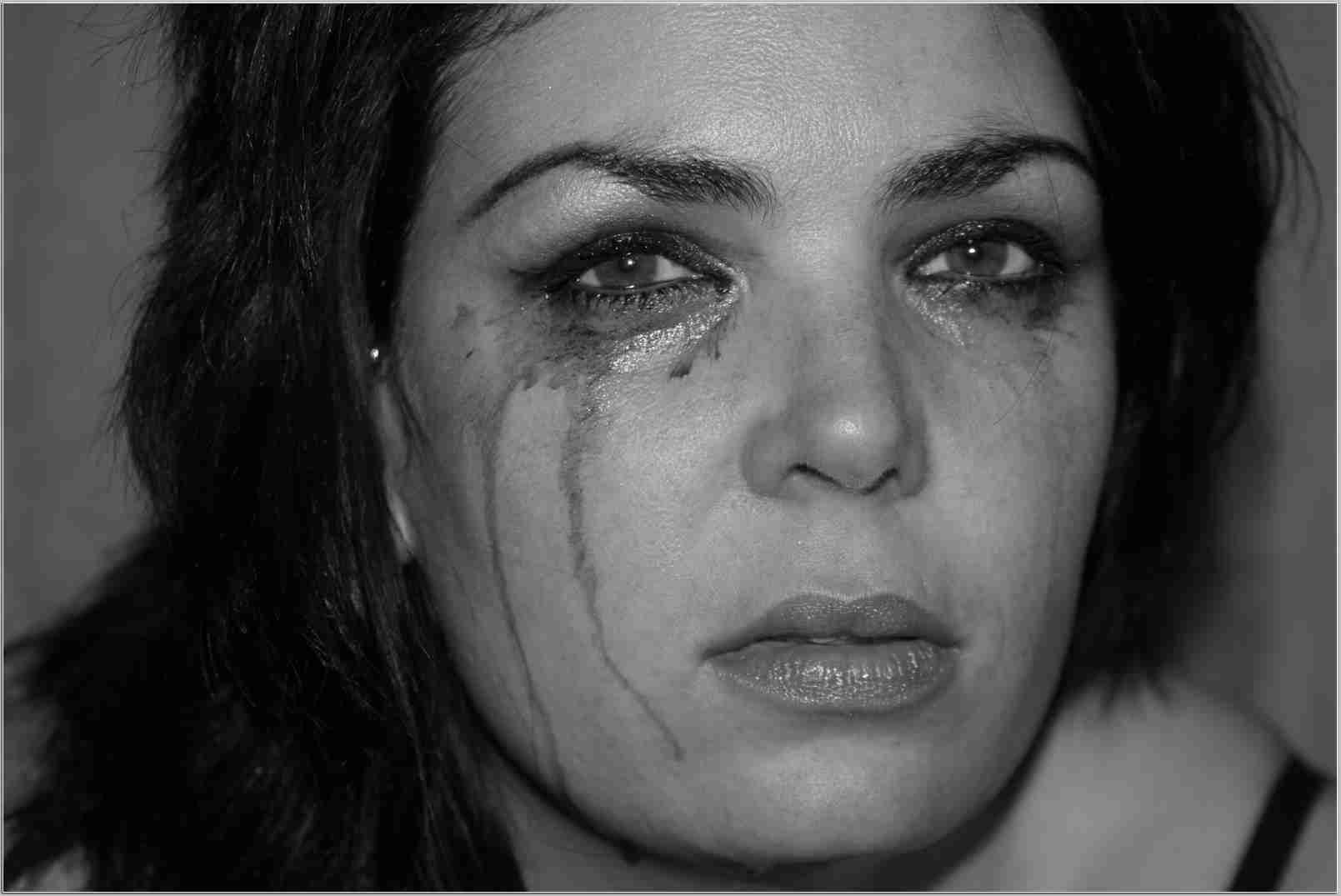 Crying Girl Wallpapers - Top Free Crying Girl Backgrounds - WallpaperAccess