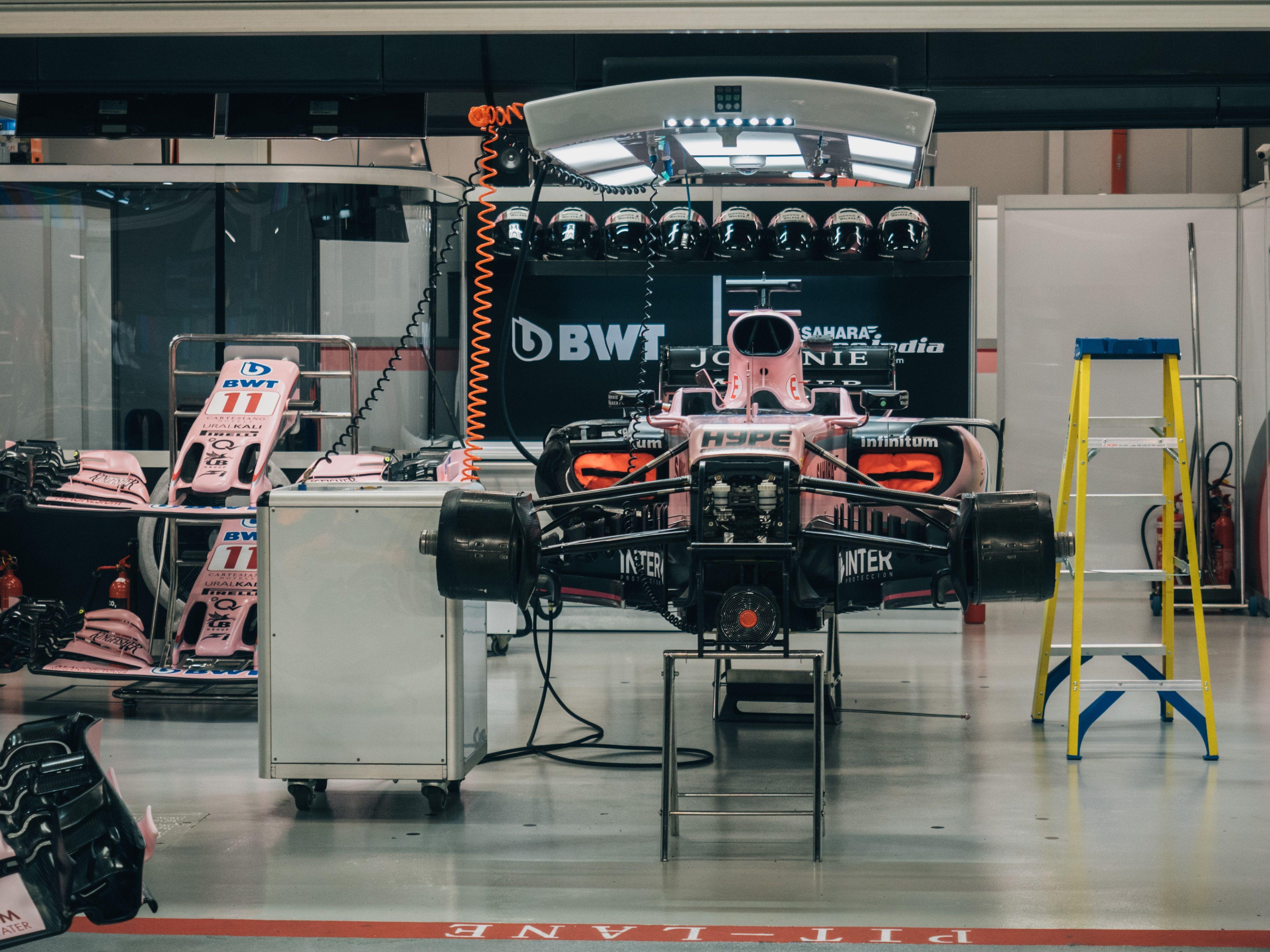 Car Garage Wallpapers - Top Free Car Garage Backgrounds - WallpaperAccess