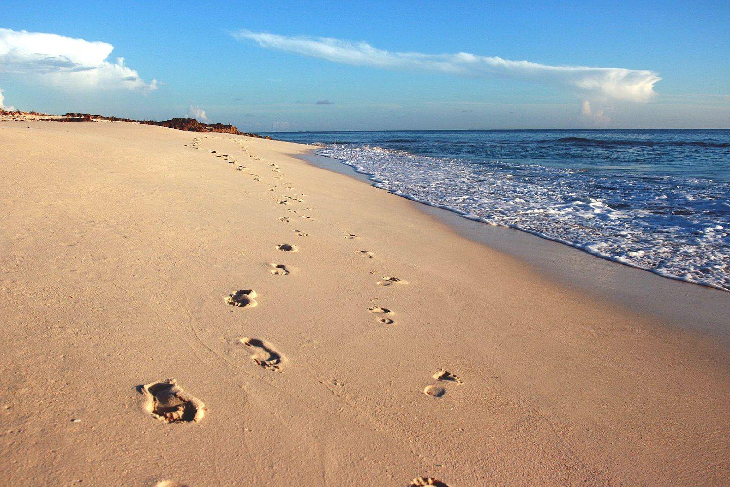 Footprints Wallpapers - Top Free Footprints Backgrounds - WallpaperAccess