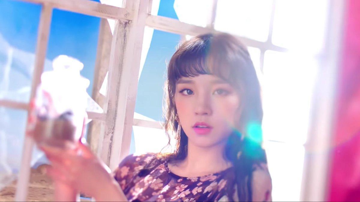 Song Yuqi Wallpapers - Top Free Song Yuqi Backgrounds - WallpaperAccess