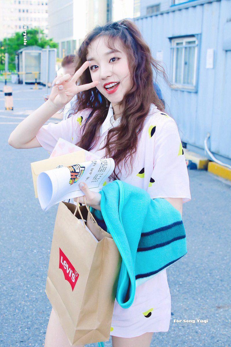 Song Yuqi Wallpapers - Top Free Song Yuqi Backgrounds - WallpaperAccess